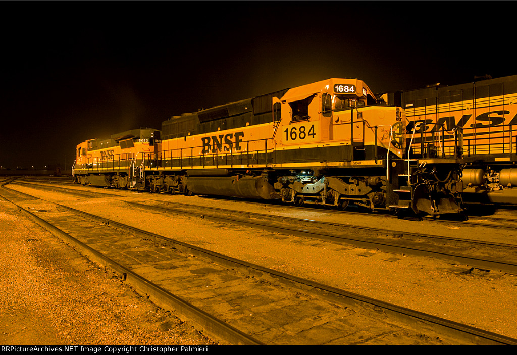 BNSF 1684 and BNSF 8613